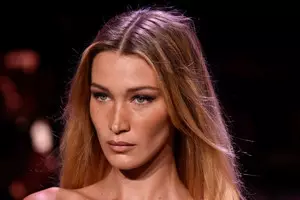 Foto №2 - Cirurxián plástico famoso chamado cara a Bella Hadid o máis bonito do mundo