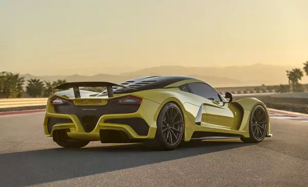 American Hypercar rezultis esti pli potenca ol planita: 1817 ĉevaloj 24267_3