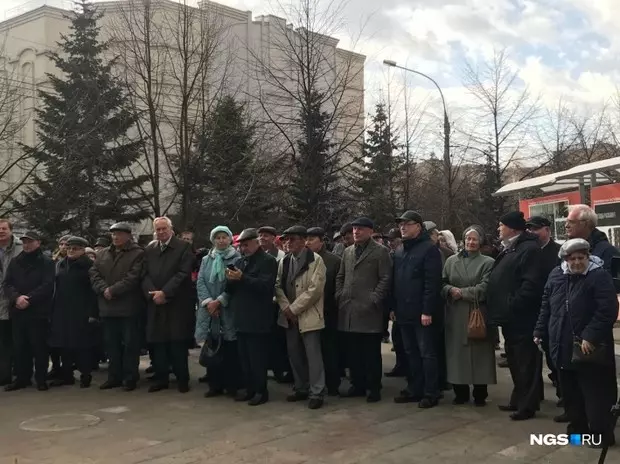 Photo №2 - In Novosibirsk, the pedestal for the monument was solemnly opened (photo)