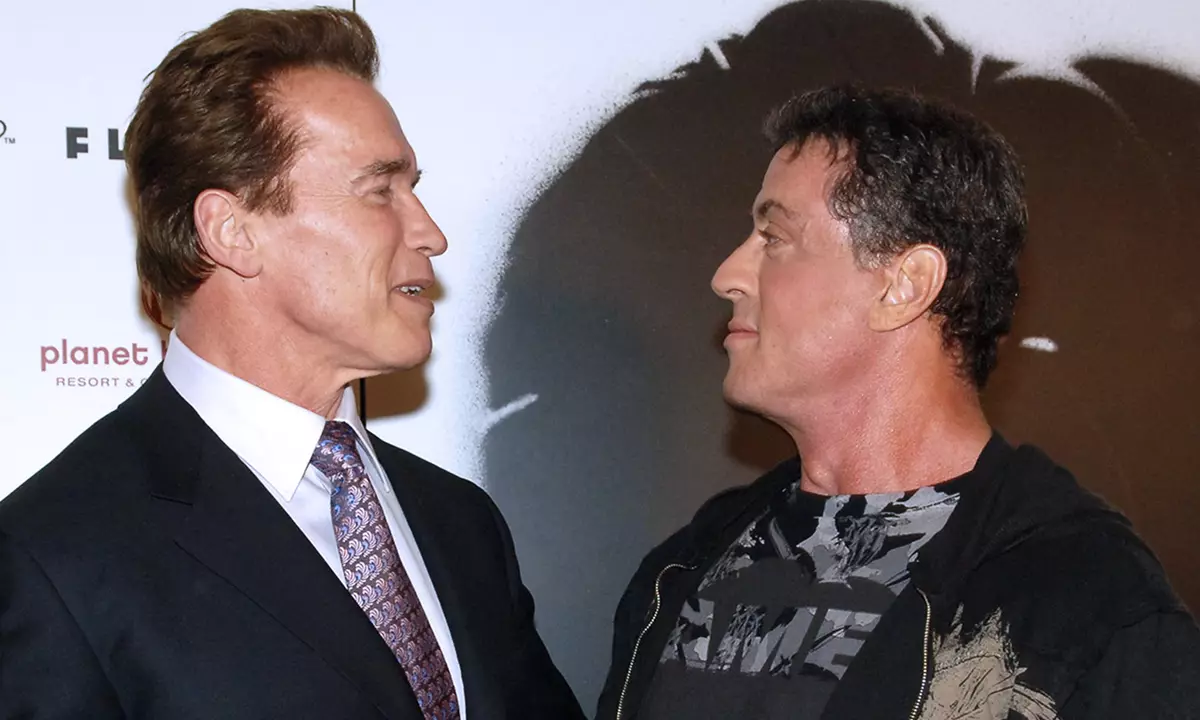 Schwarzenegger සහ ස්ටාලෝන් නැවතත් සමාජ ජාල වල පැවතුනි