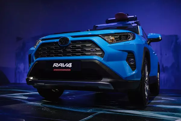 نیا ٹویوٹا RAV4 ماسکو میں پیش کیا جاتا ہے 27626_5