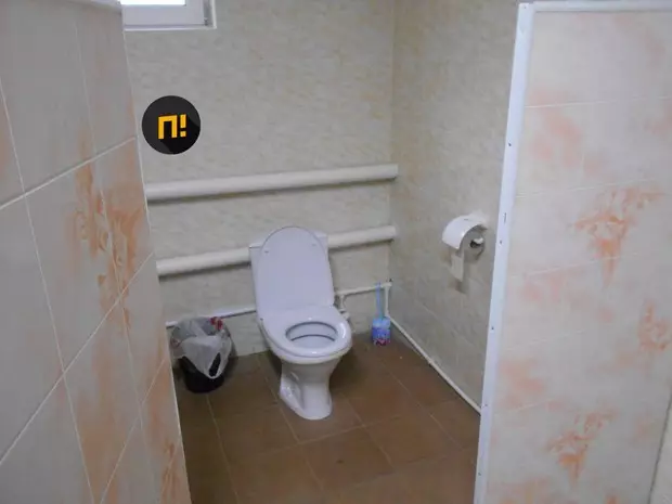 Фото №2 - У орловської школі урочисто відкрили перший майже за 150 років туалет не на вулиці
