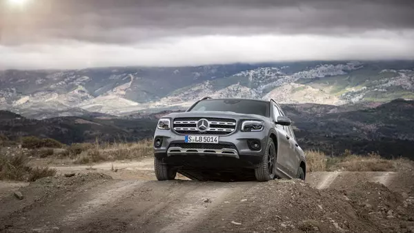 Mercedes-Benz GLB: сервируем на сем персон 30403_27