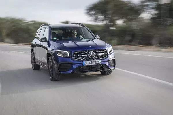 Mercedes-Benz GLB: сервируем на сем персон 30403_39