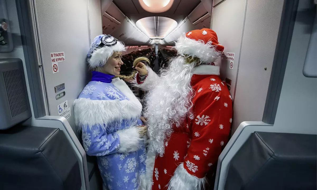 Wie man neues Jahr im Zug und dem Flugzeug feiert