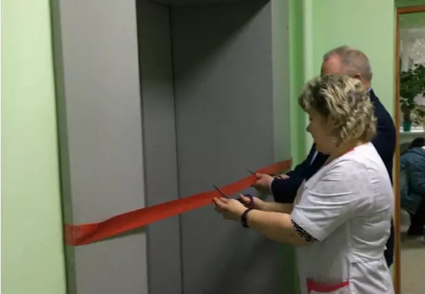 In one of the hospitals of the Vologda region, a new elevator (photo) was solemnly opened