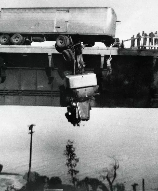 Gambar №1 - Sejarah satu foto: keselamatan pemandu yang diterima, 1953