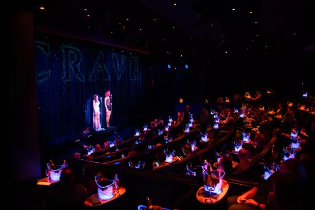 Fotoğraf Numarası 1 - ODA Kadınlık! Maxim, CRAVE CABARET'i nasıl ziyaret etti?