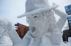 Mga gawa ng snow art.