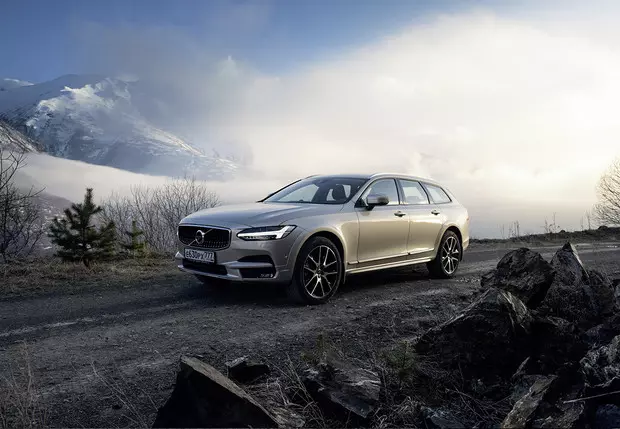 Volvo V90 Cross Държава: Универсали се прилагат