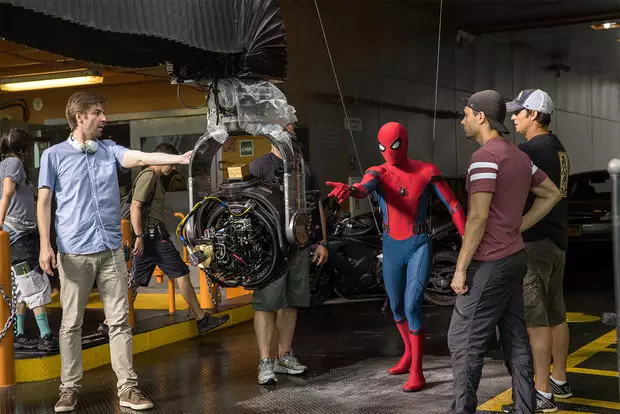 Spite Spiderman Tom Holland: "The kacha mma n'ọrụ Superhero ga-efe efe na ụgbọ elu nkeonwe"