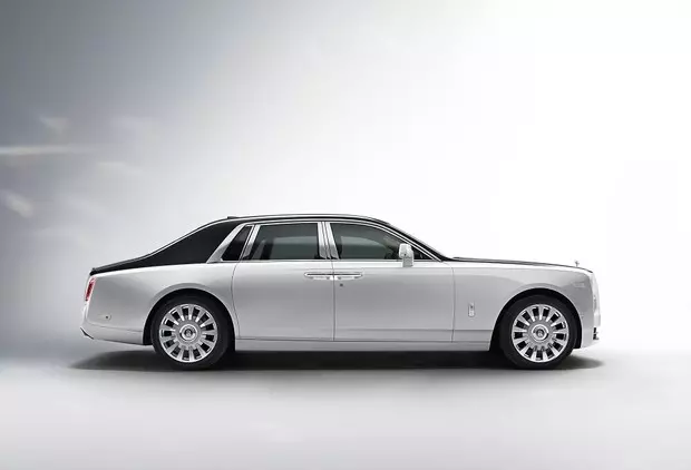 Photo №1 - Rolls-Royce Phantom VIII: Den mest luksuriøse bilen er presentert fra begynnelsen av tiden