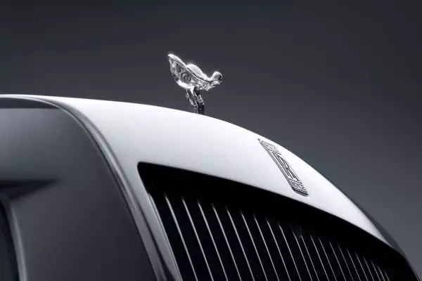 Llun №13 - Rolls-Royce Phantom viii: Cyflwynir y car mwyaf moethus o ddechrau amser