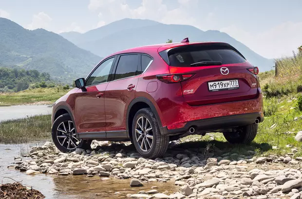 Foto №2 - ihe banyere ọgbọ ọhụrụ Mazda CX-5