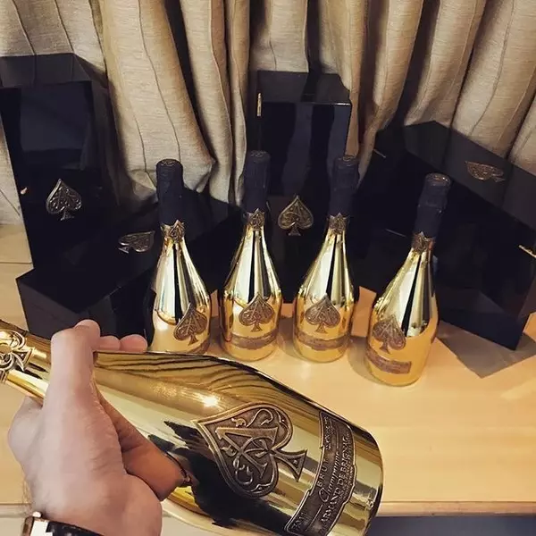 Basen nan lajan, Gold Champagne, Avyon Pèsonèl ak SuperTask: Ki sa ki yo se yo menm ki nan moun ki endesan Rich fè grandizè 36661_2