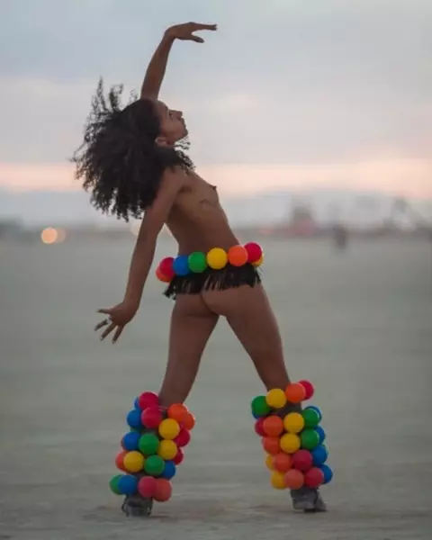 As mozas máis fermosas (e espidas) do Festival de Burning Man 2017 36849_10