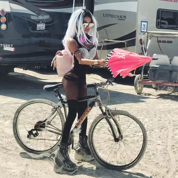 The most beautiful (and naked) girls of the Burning Man 2017 festival 36849_16