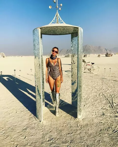 The most beautiful (and naked) girls of the Burning Man 2017 festival 36849_18