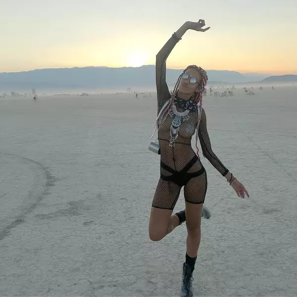 The most beautiful (and naked) girls of the Burning Man 2017 festival 36849_23