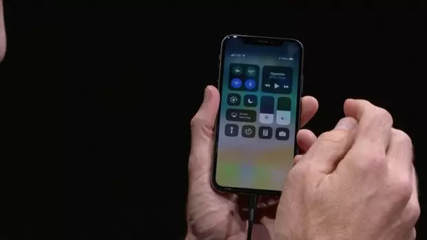 iPhone 8 og iPhone X: Foto, Nyheder, Funktioner, Priser, Ryger - Online Broadcasting af præsentationen Apple 2017