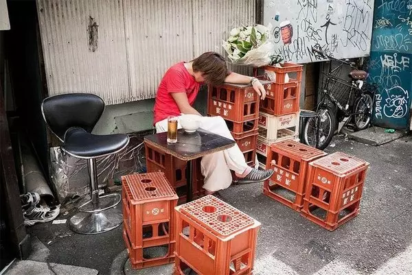 Како пити у Јапану: 18 елоквентних фотографија, након чега ћете размотрити јапанске братске људе 37550_11