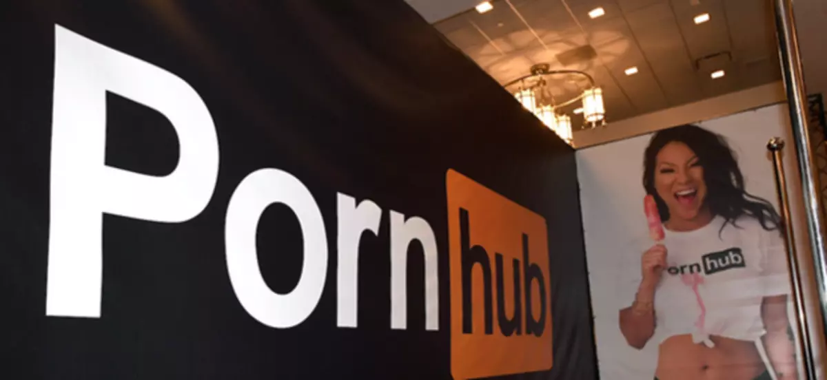 Photo №1 - Pornhub ئۇنىڭ رولچىلىرىغا تارماق ماشىنىلارنى قىلىشقا باشلىدى