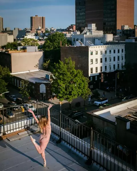 Nøgne dansere på taget af New York med følsomme øjne af den australske fotograf! 40244_3