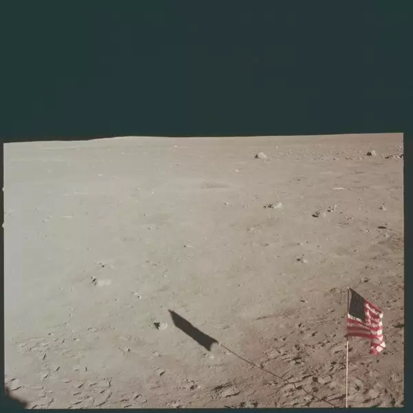 Publicat Galeria completă a imaginilor din Misiunea Americană de pe Lună 41642_2