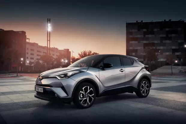 ስዕል №1 - Toyota C- hr: ንድፍ ንድፍ