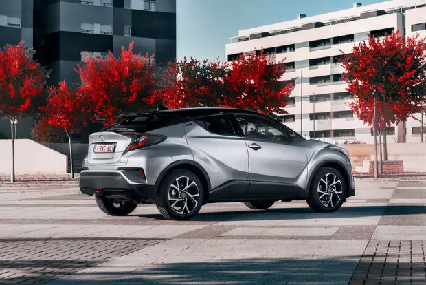 HOTO №5 - TOYOTA C-HR: Tsarin zane