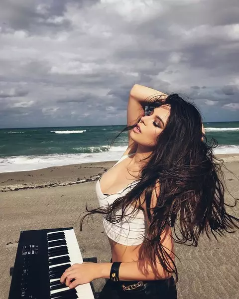 Planét pianist anu paling seksi! Sareng anjeunna urang (sumur, ampir)! 41762_4