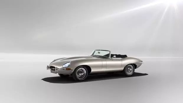 Foto №2 - Jaguar akan merilis versi listrik dari jenis E-legendaris