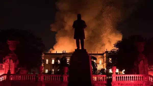 Fogo no Museu da História Brasileira (Galeria de Fotos) 44017_5