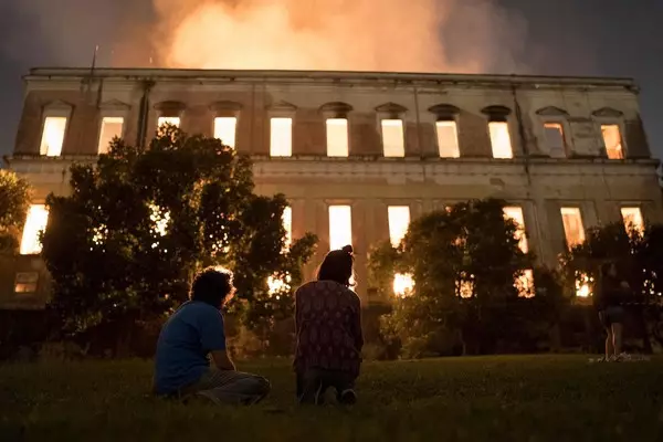 Fogo no Museu da História Brasileira (Galeria de Fotos) 44017_8