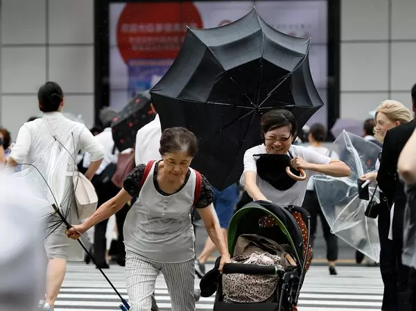 ໃນປະເທດຍີ່ປຸ່ນ, raging ຂອງ typhoon ທີ່ເຂັ້ມແຂງທີ່ສຸດໃນໄລຍະ 20 ປີທີ່ຜ່ານມາ (ຮູບພາບ) 44145_2