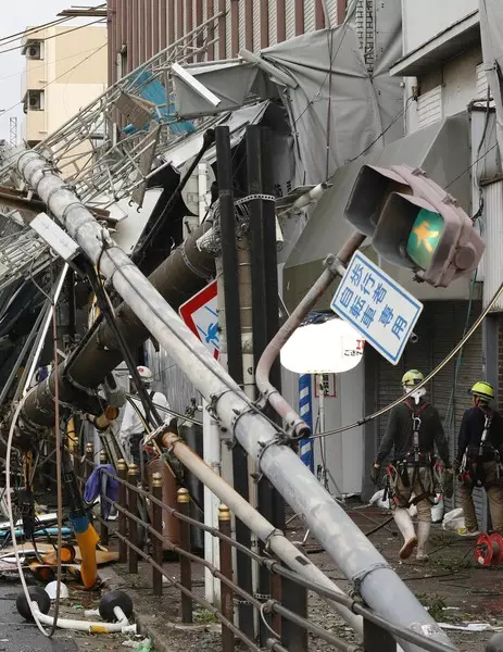 A Japan, rageréiert déi stäerkst TYPHONS an de leschten 20 Joer (Foto Galerie) 44145_9