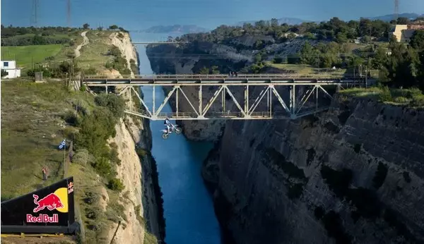 Přes Corinthian Canal 46588_2