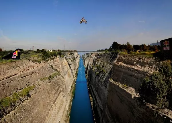 Přes Corinthian Canal 46588_5