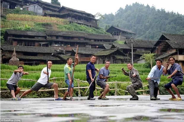 Foto №1 - Menemukan sebuah kampung di mana semua penduduk dimiliki oleh Kung Fu!