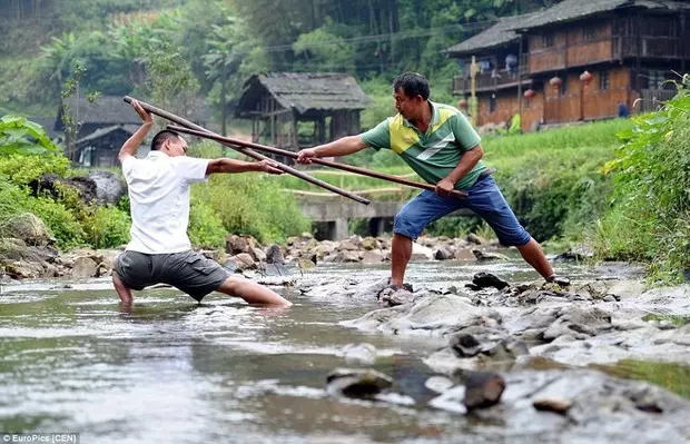 Foto číslo 3 - našiel obec, v ktorej všetci obyvatelia vlastnia Kung Fu!