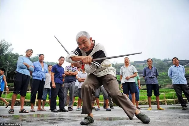 Fotografovanie №4 - našiel obec, v ktorej sú všetci obyvatelia vo vlastníctve Kung Fu!