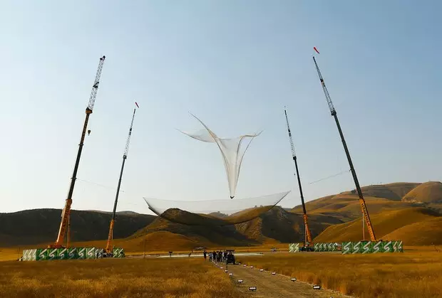 La grille a attrapé l'extremal après le saut sans parachute