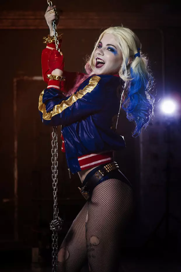 თვითმკვლელობა Cosplay Harley დედოფალი 