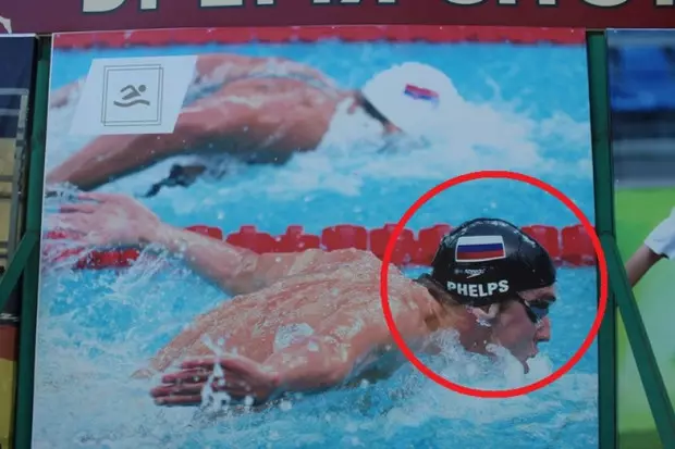 Michael Phelps auf dem Hut lackierte die russische Flagge
