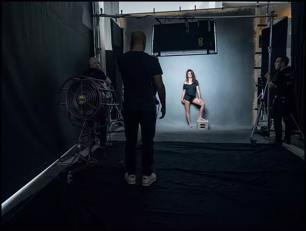 Penélope Cruz en el conjunto de calendario Pirelli 2017