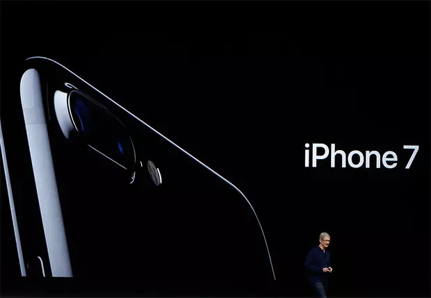 iPhone 7: ภาพถ่าย, การนำเสนอ, ค่าใช้จ่าย