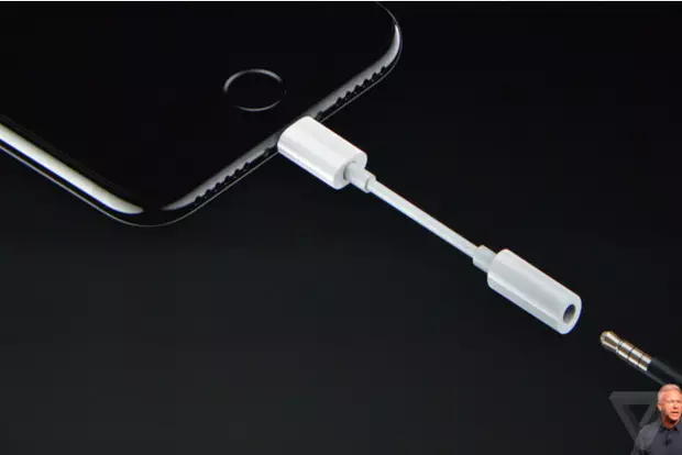 Adapter a fülhallgatóhoz egy új iPhone-ban