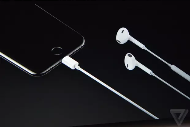 Во новиот earpods iPhone поврзан преку осветлување конектор