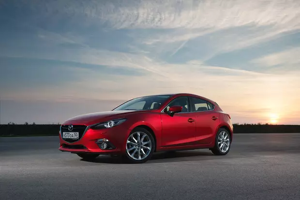 Mynd №1 - New Mazda3 og þrír fleiri bílar settar inn í nýja stíl
