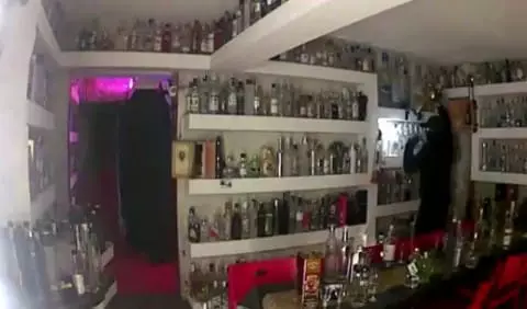 ፎቶ №1 - አንድ ሰው vodka ድጓድ $ 1.3 ሚሊዮን ዶላር ነው